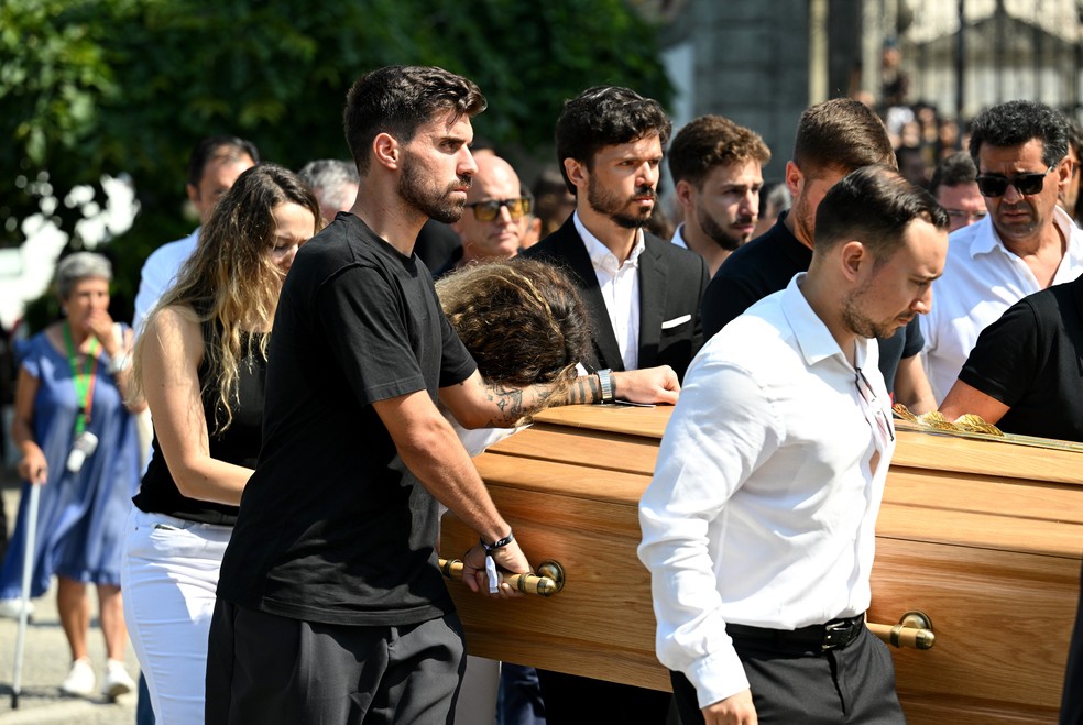 Real Madrid pede desculpas por gafe e mostrar jogador errado em ...