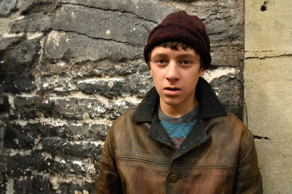 Ator de 21 anos é condenado à prisão após baixar mais de 800 fotos de ...