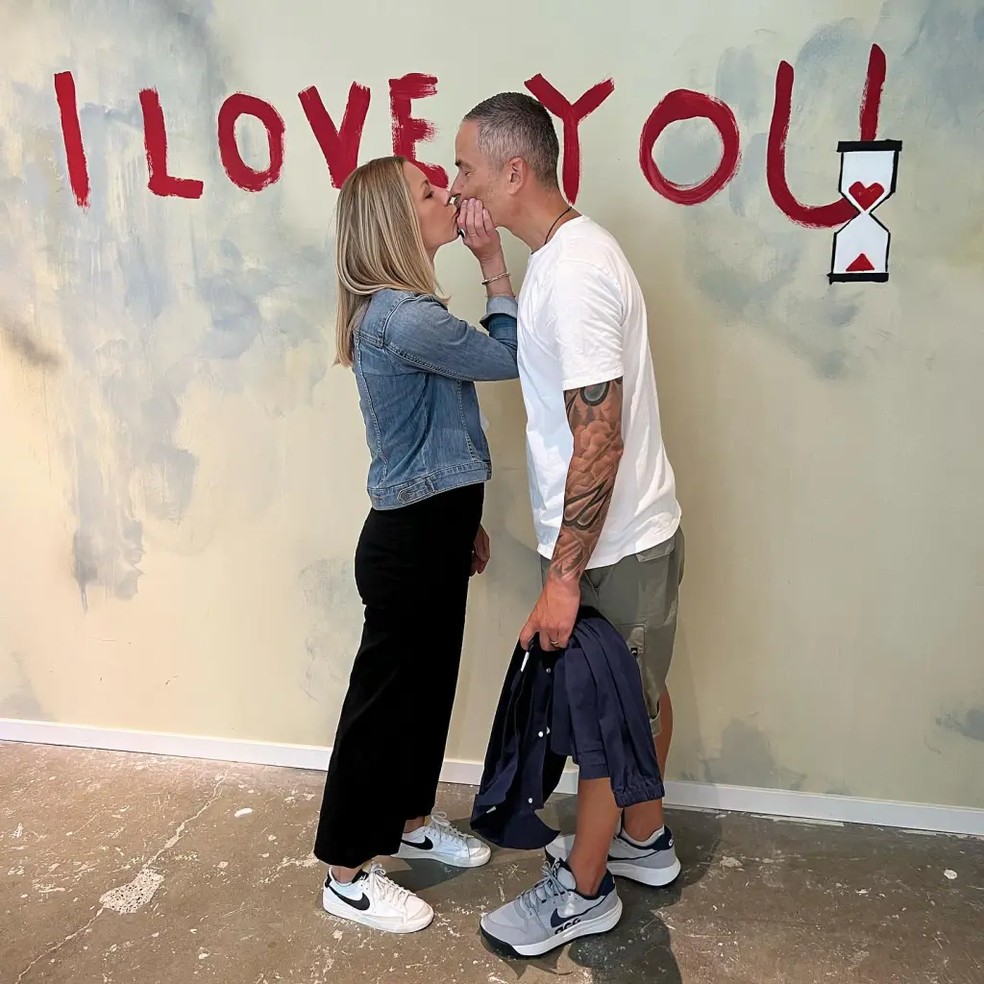Casal de executivos da Nike morre em acidente bizarro durante passeio ...