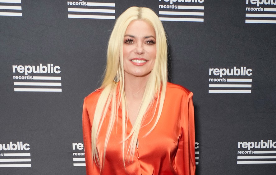 Shania Twain ressurge irreconhecível com cabelão loiro e fãs surtam nas ...
