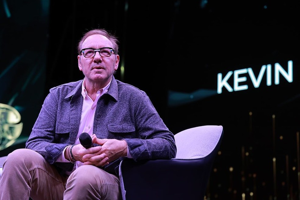 Kevin Spacey é levado às pressas para hospital com suspeita de ataque ...