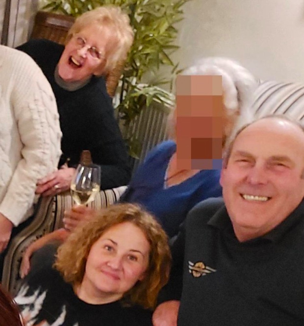 Astro da TV inglesa termina casamento de 40 anos para ficar com colega ...