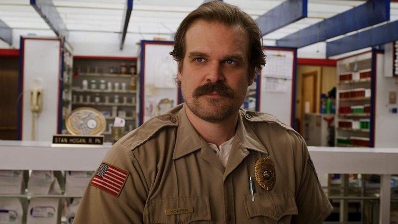 Ator causa polêmica ao 'renegar' personagem de 'Stranger Things' e ...