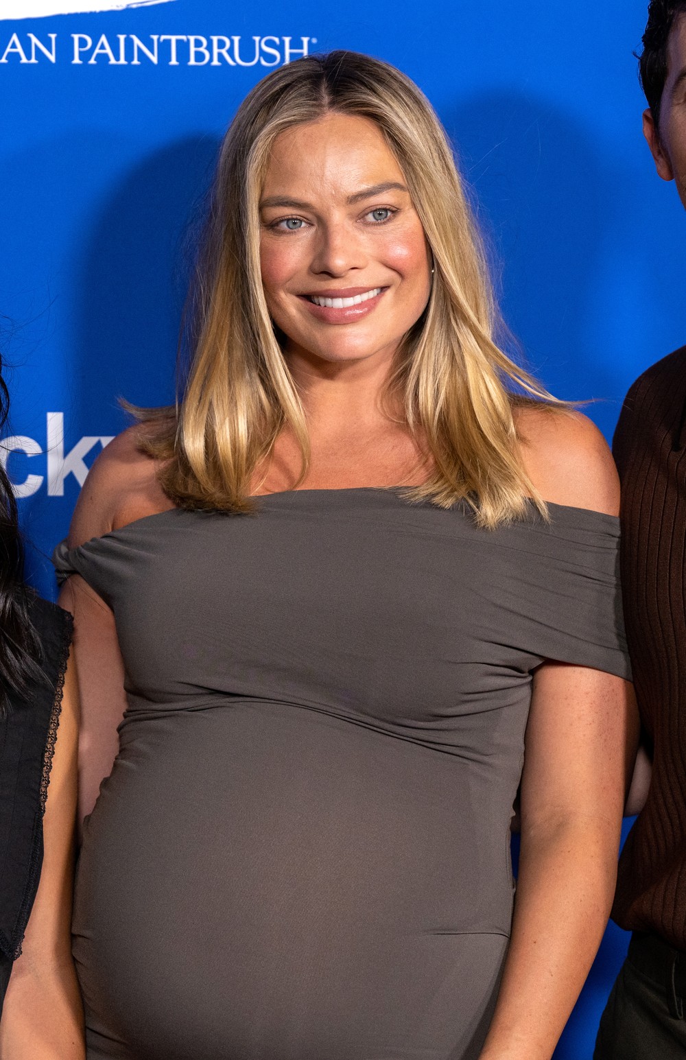 Margot Robbie faz 'estreia' de barrigão de grávida em red carpets ...
