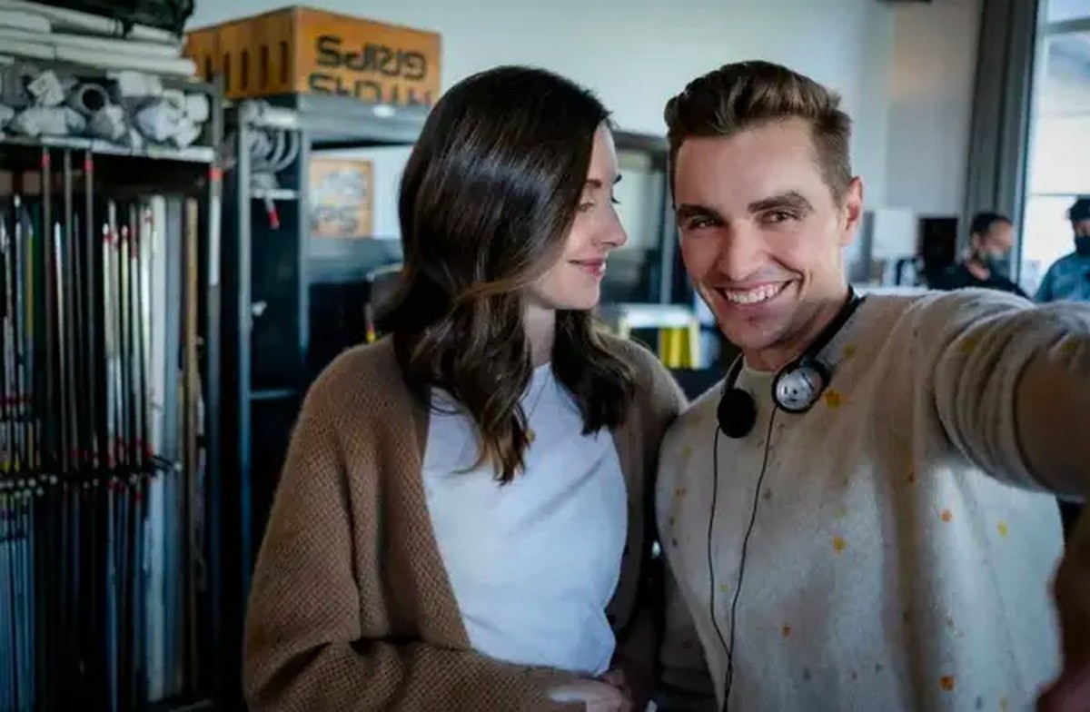 Atriz Alison Brie compara cenas de sexo dirigidas por marido em filme a ...