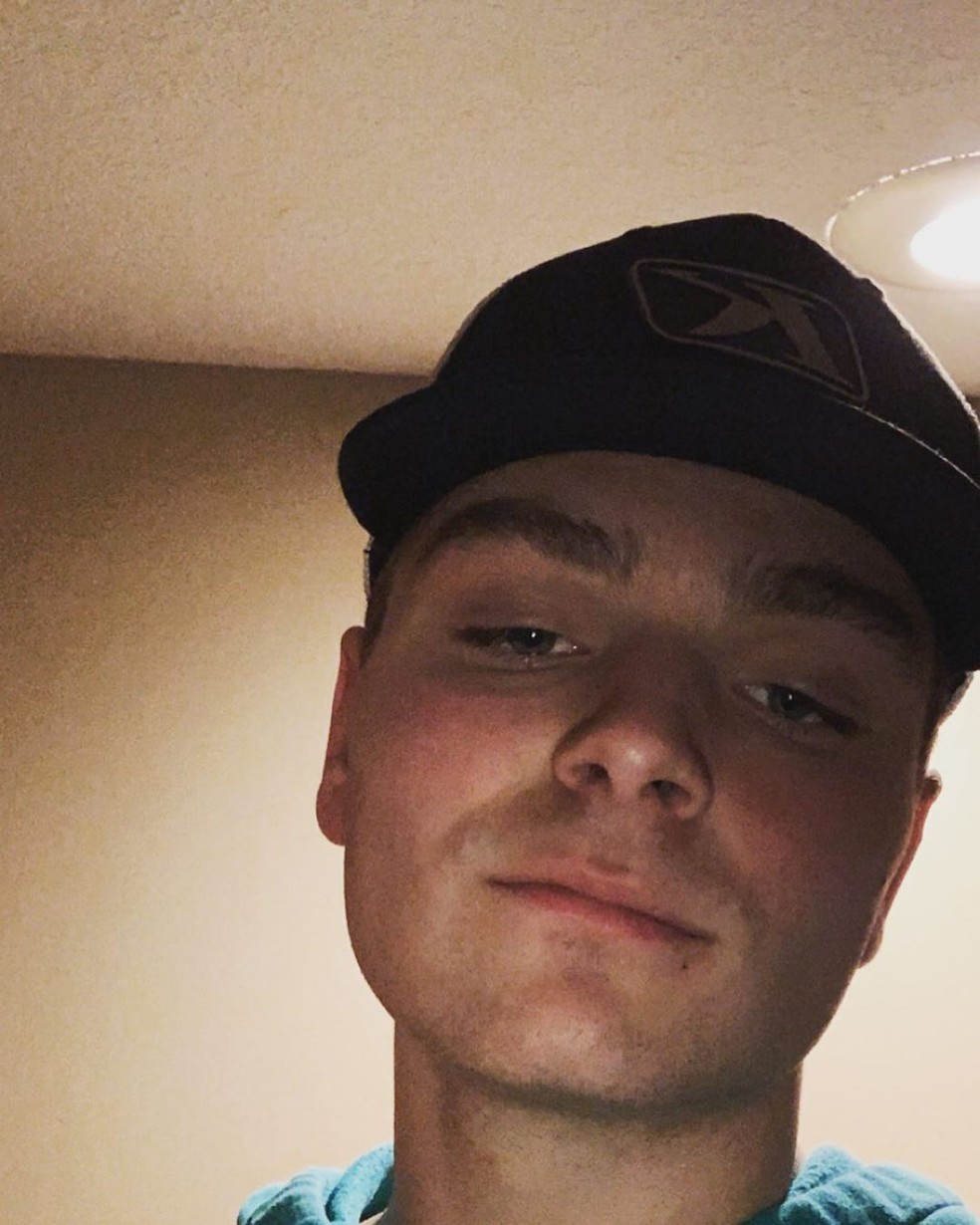 Vídeo aterrorizante mostra condutor de snowmobile sendo engolido por ...