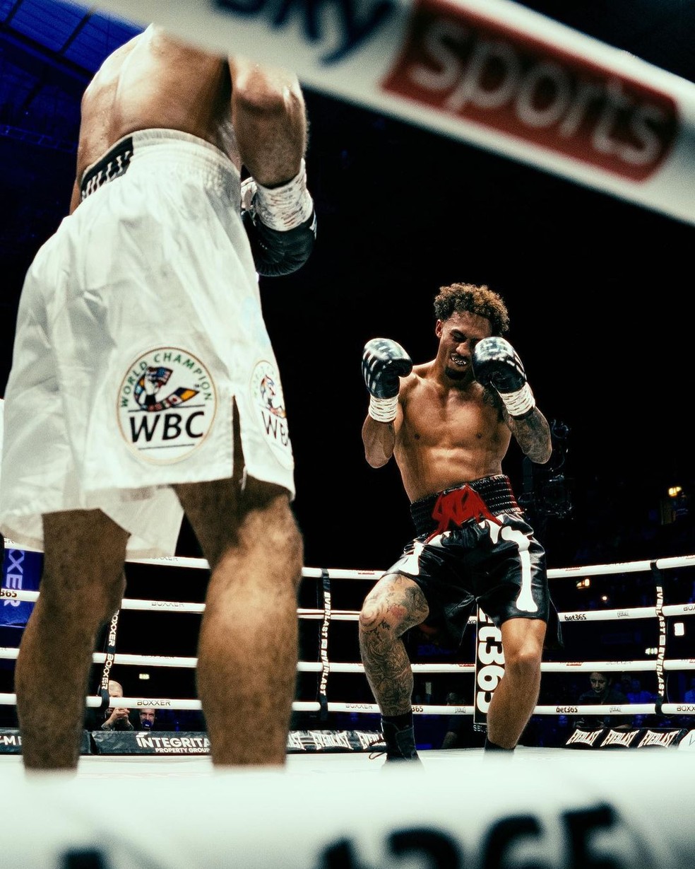Estilo zoeiro ou esquiva paranormal? Quem é o fenômeno do boxe que está ...