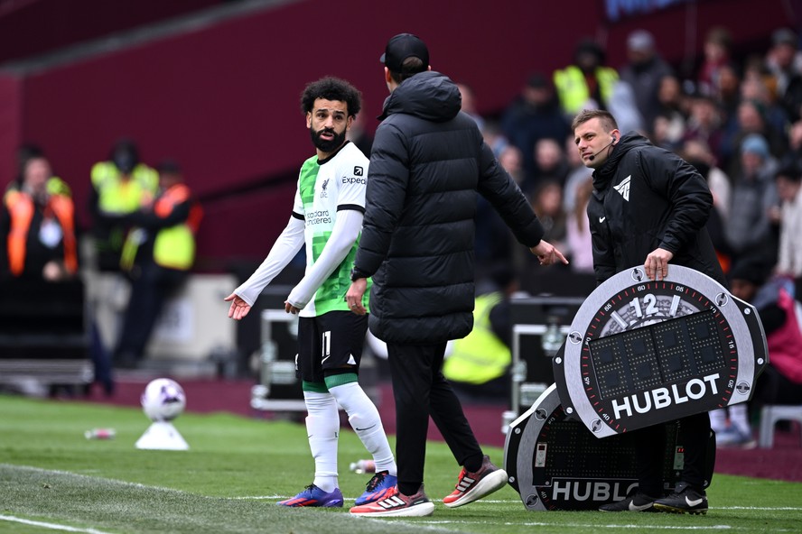 Causa de briga entre Salah e Klopp em jogo que deixou Liverpool longe ...