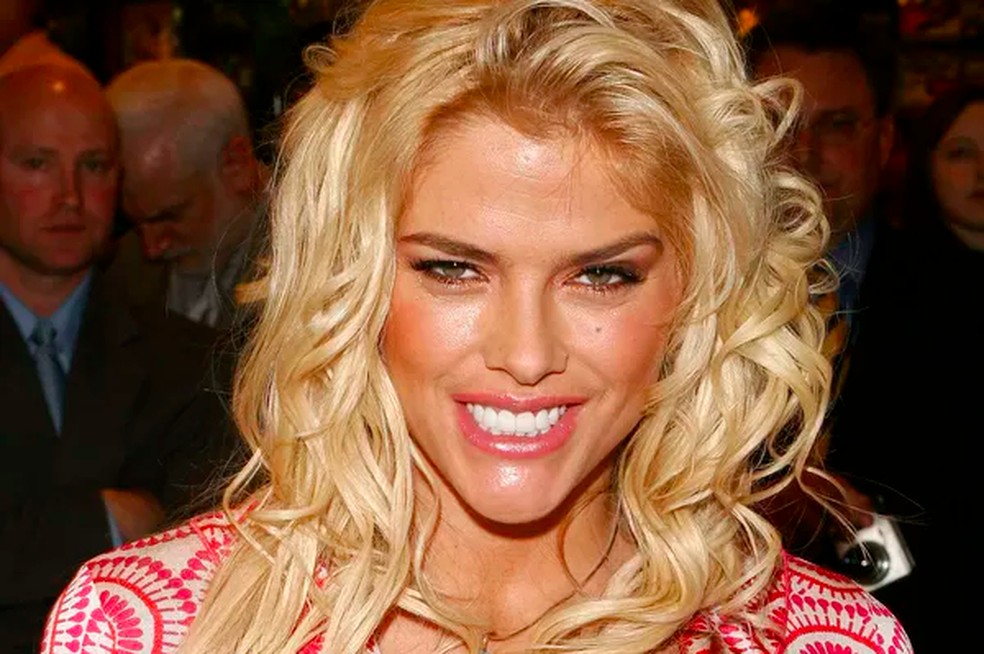 Filha impressiona por semelhança com Anna Nicole Smith 16 anos após ...