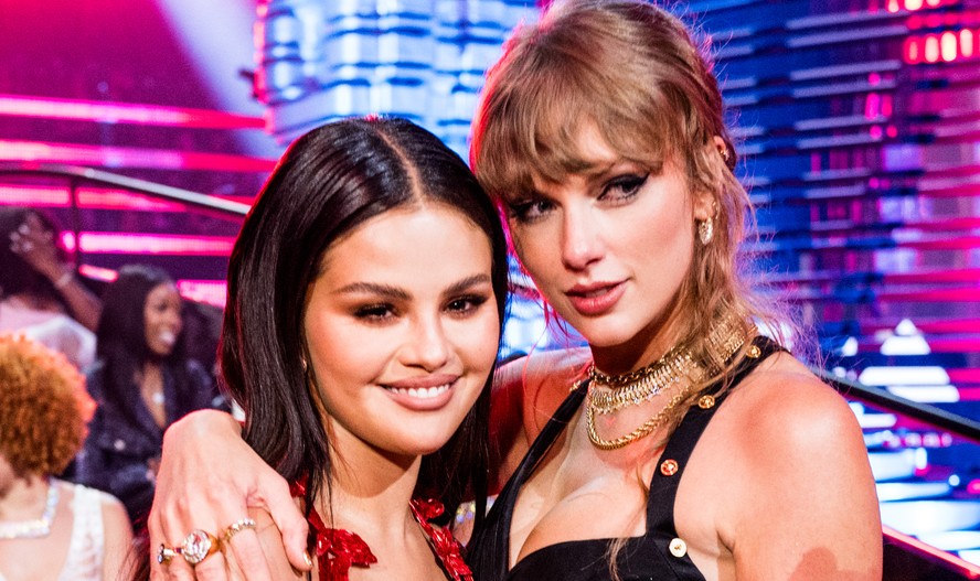 Selena Gomez é acusada de alfinetar BFF Taylor Swift e deleta postagem