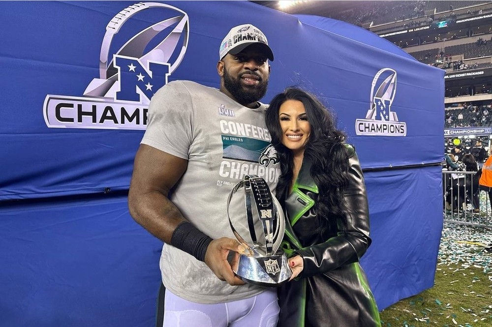 Namorada de craque do Eagles diz ficar honrada por ser eleita 'primeira ...