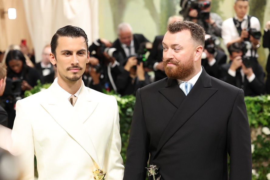 Sam Smith estreia no Met Gala com look comportado e pede inclusão na ...