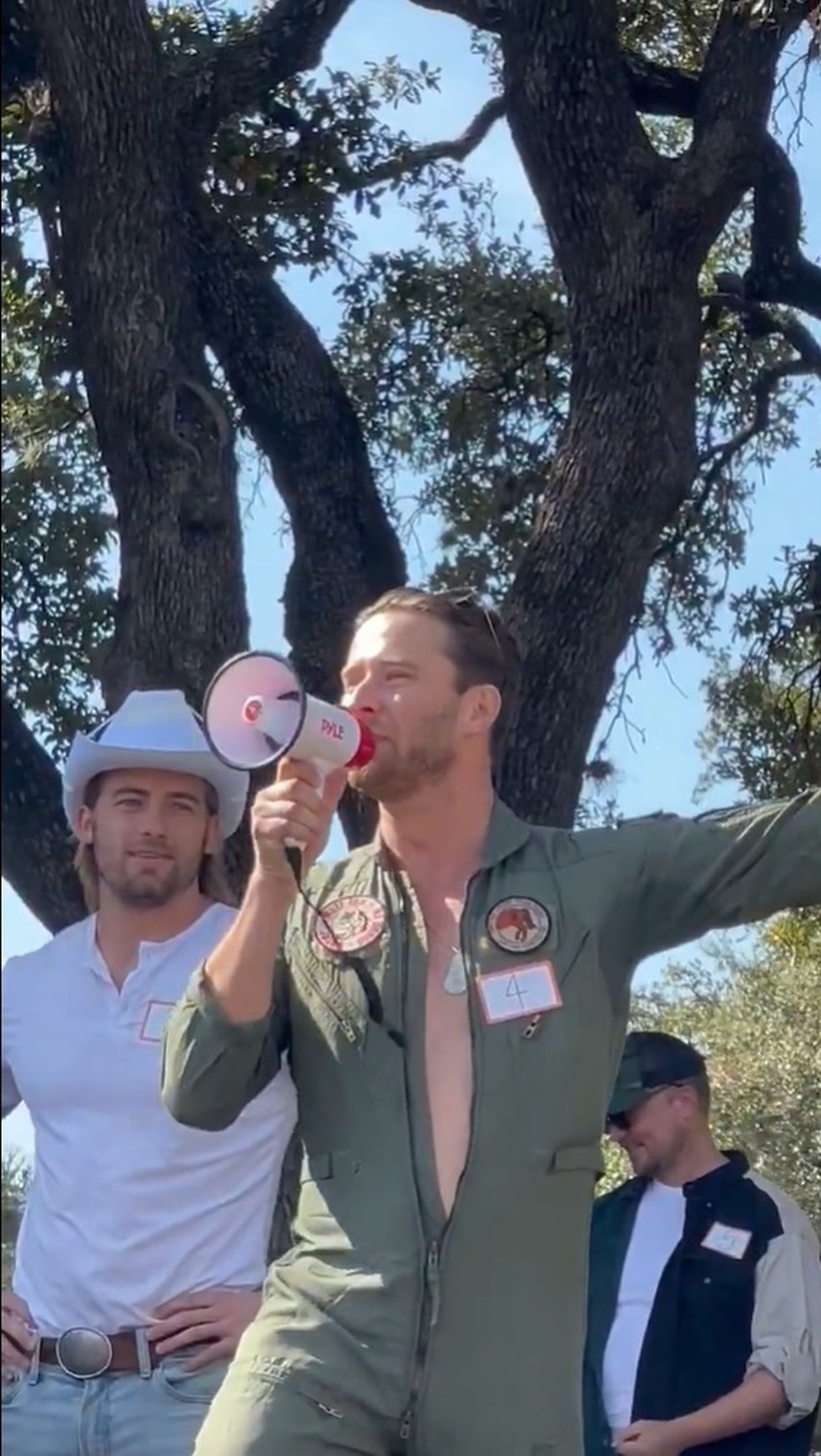 Glen Powell, novo galã de Hollywood, oferece prêmio generoso e ...