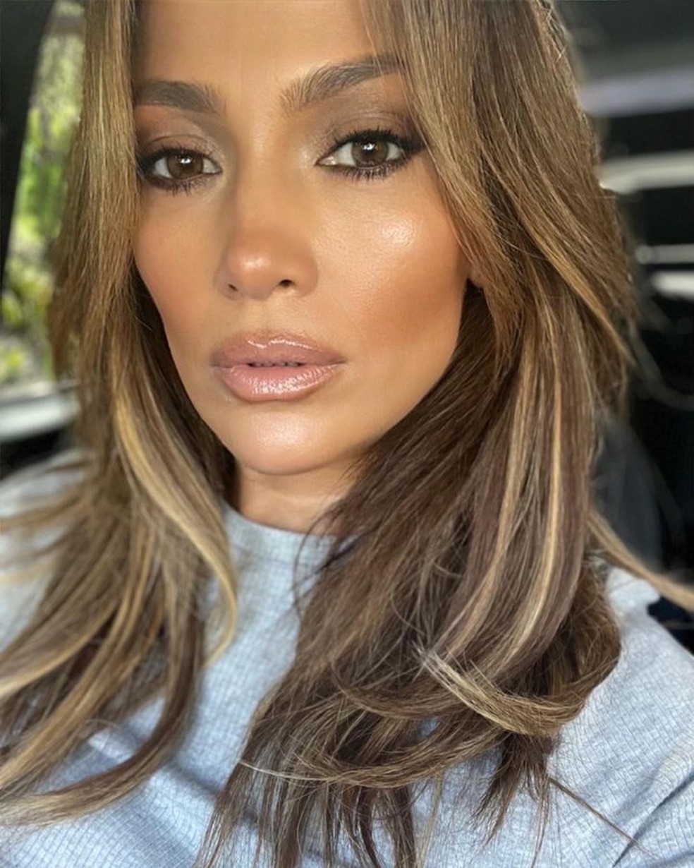 Jennifer Lopez é acusada de usar filtro para esconder rugas e textura ...