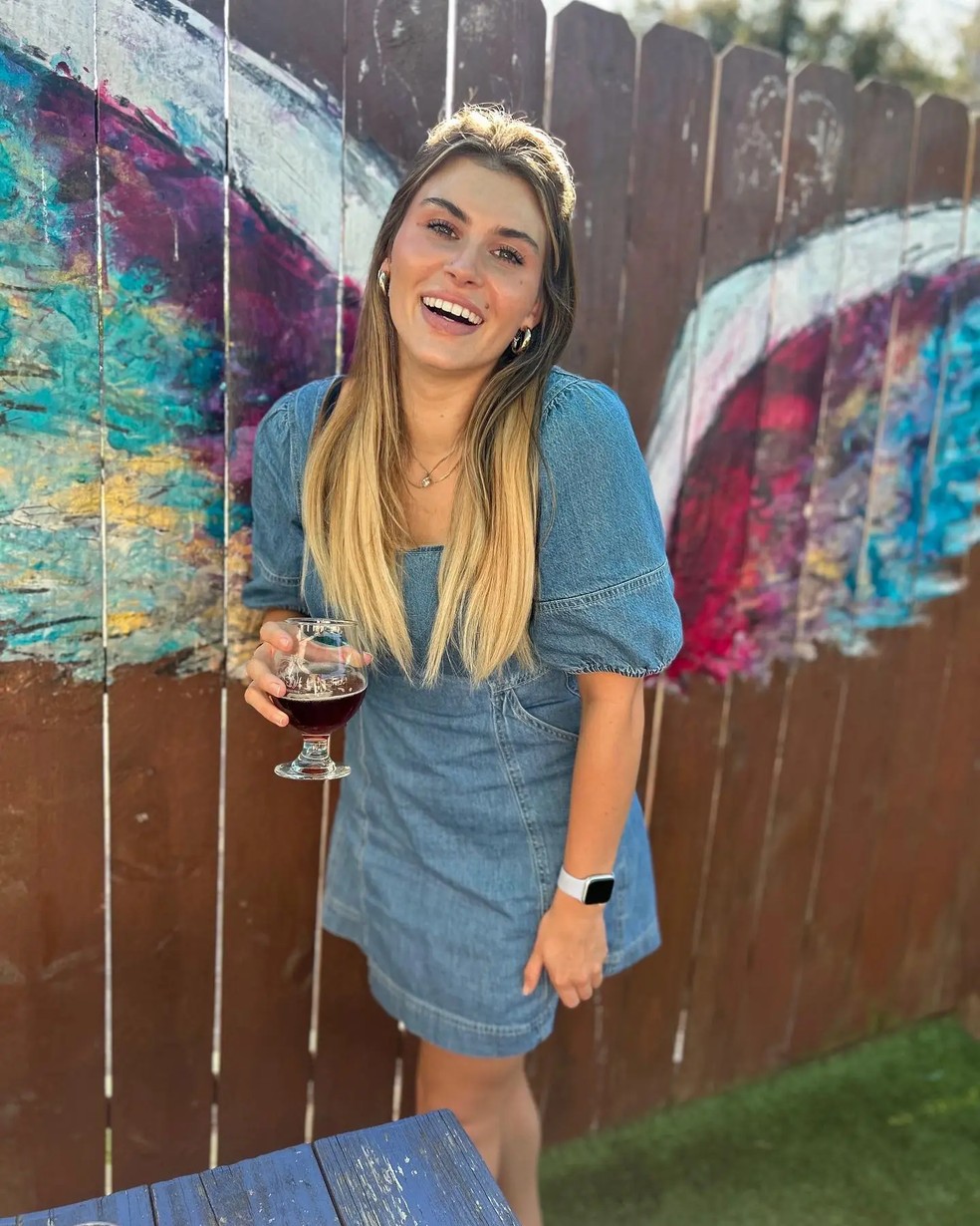 Detenta 'gata' viraliza com retrato tirado na cadeia e passa a dar dicas de como ficar bem na ...