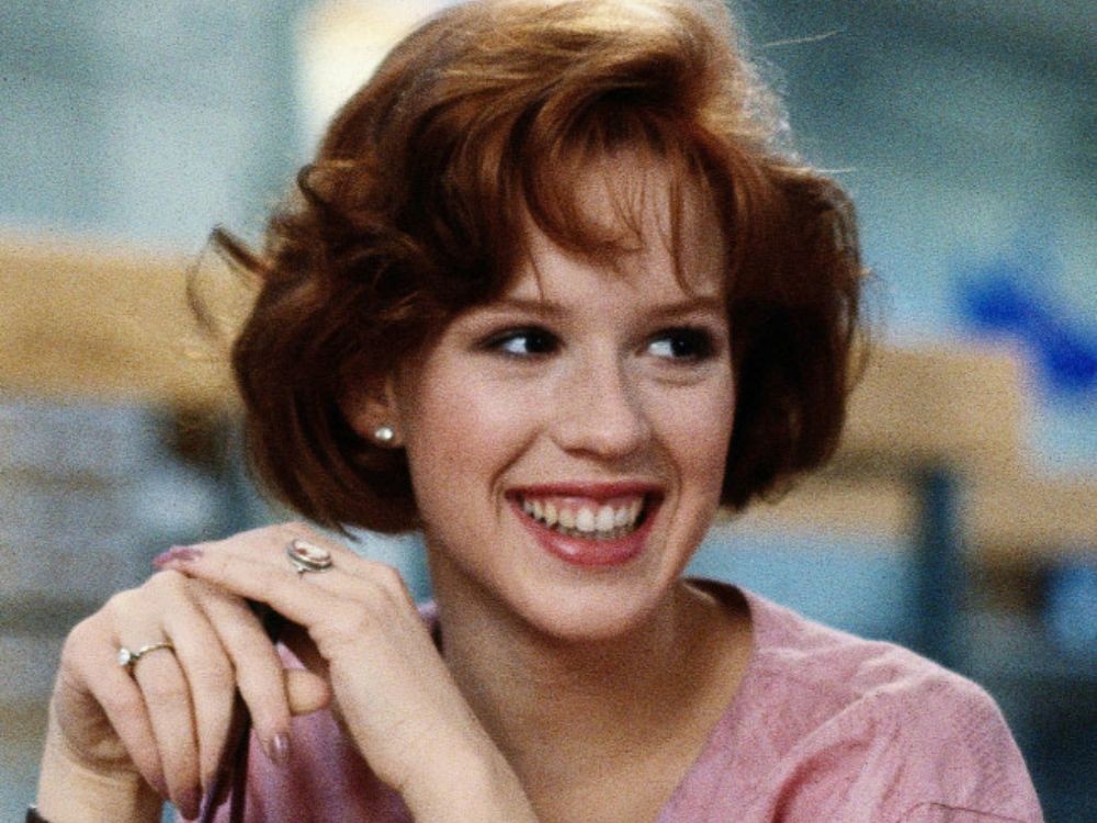 Molly Ringwald, maior estrela teen dos anos 1980, classifica relação ...