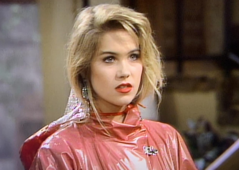 Christina Applegate revela primeiros sintomas da esclerose múltipla ...