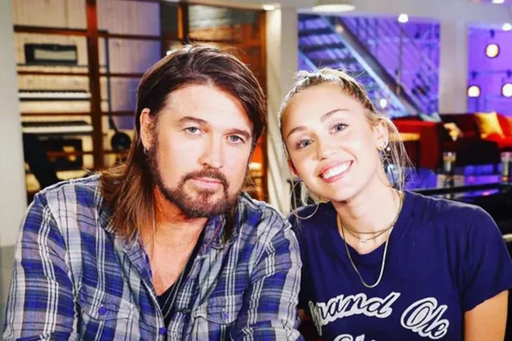 Pai de Miley Cyrus quebra silêncio após show polêmico em posse de Trump ...