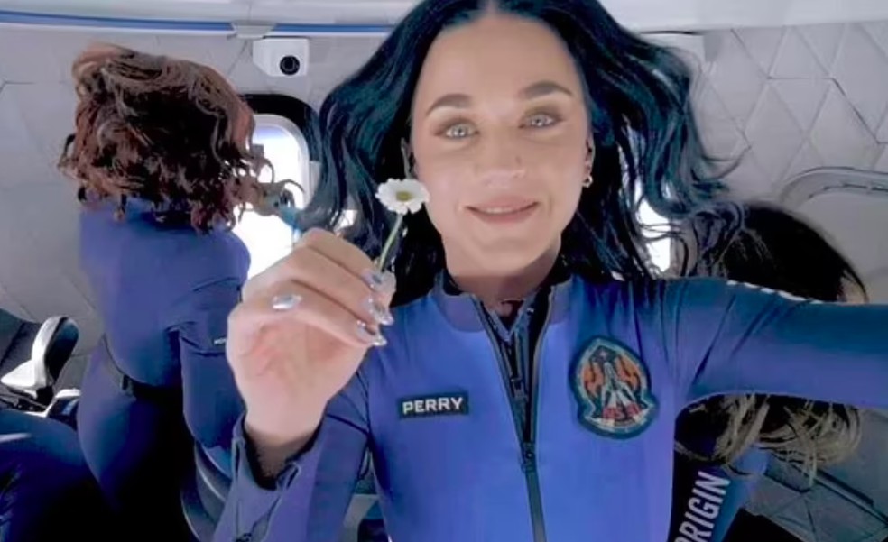 Katy Perry 'se arrependeu' de 'espetáculo' em missão espacial após chuva de críticas, diz jornal ...