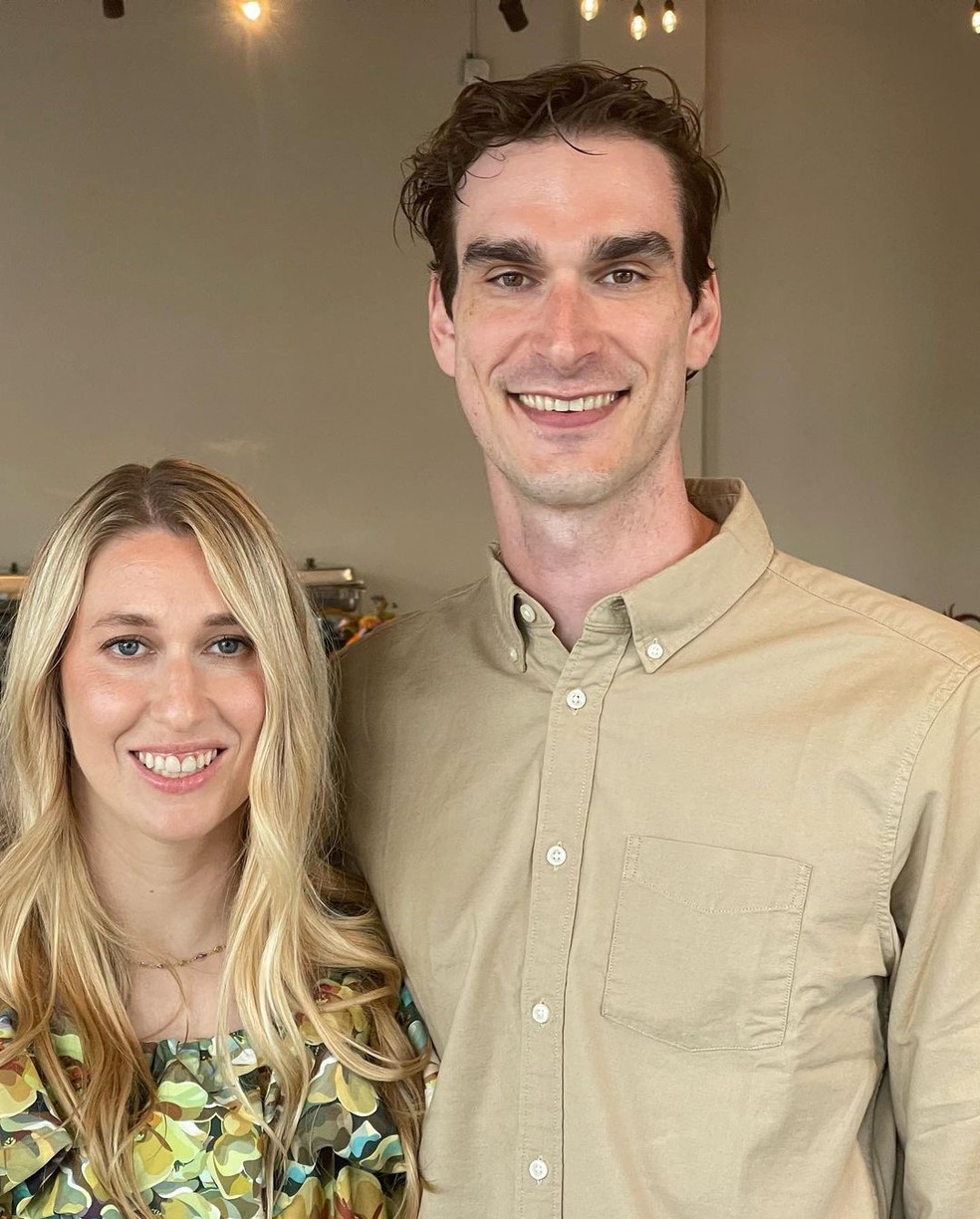 Conheça o filho influencer de Hugh Hefner que se diz bissexual e tem ...