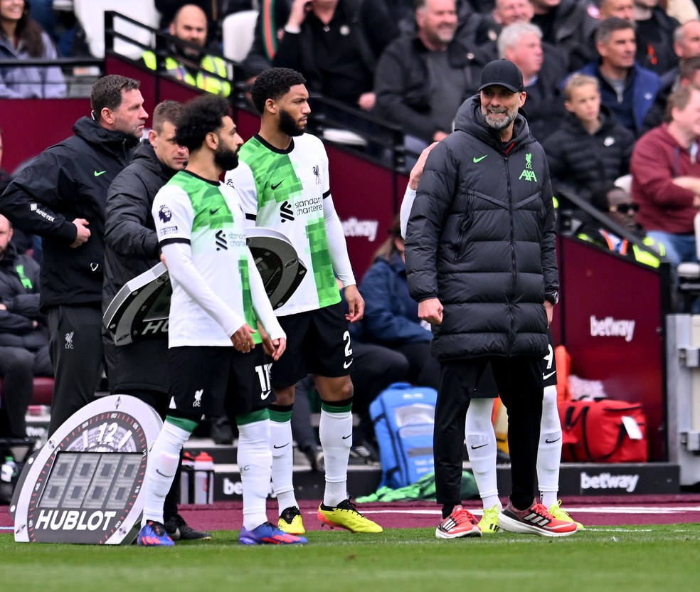 Causa de briga entre Salah e Klopp em jogo que deixou Liverpool longe ...