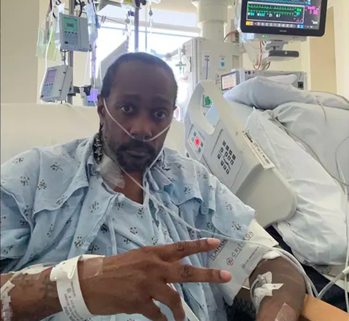 Rapper se emociona em declaração no hospital após 9 dias 'assustadores ...
