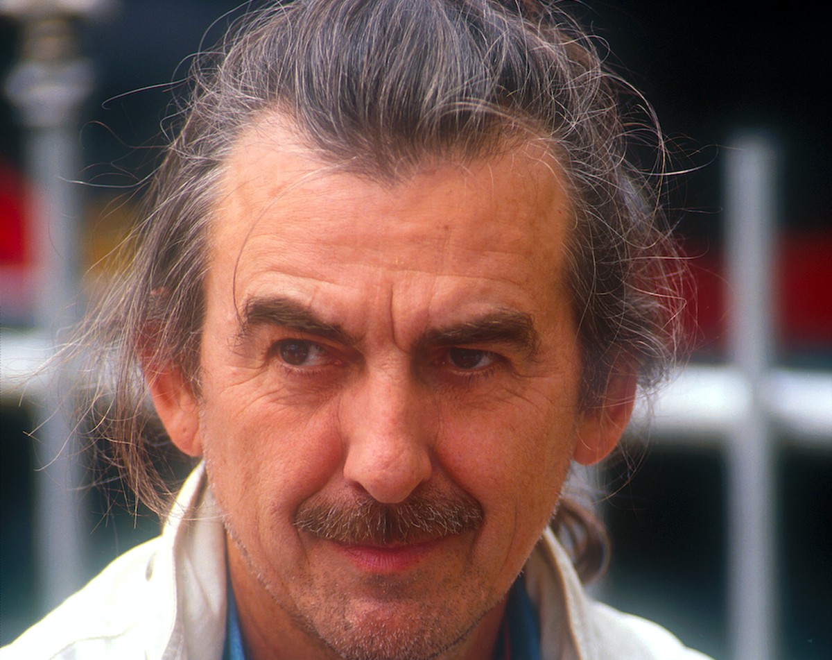 Piada de George Harrison após tomar 40 facadas de fã dos Beatles é ...