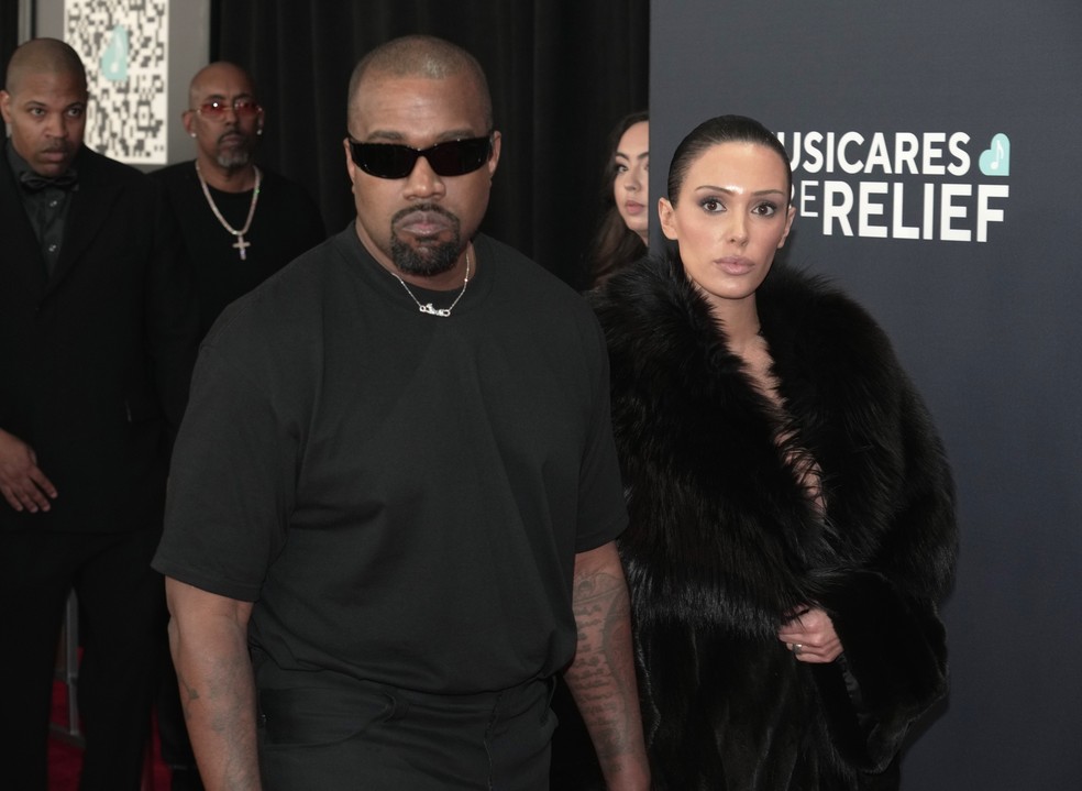 Kanye West e Bianca Censori discutiram antes de polêmica no Grammy ...