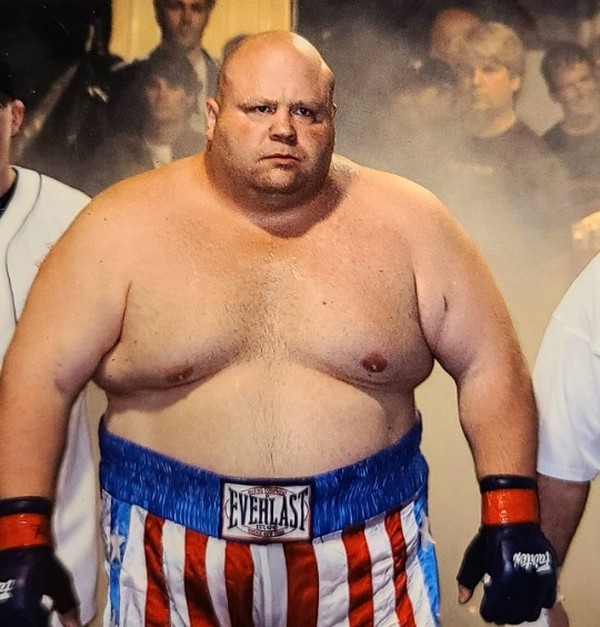 Ex-campeão de boxe perde 95kg em transformação drástica aos 57 anos e ...