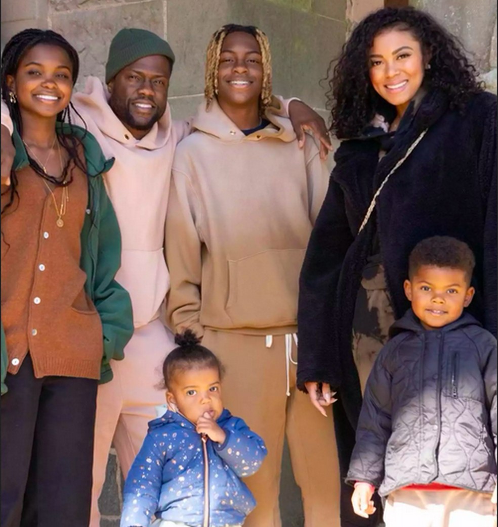 Ator Kevin Hart compartilha foto raríssima com todos os seus quatro ...