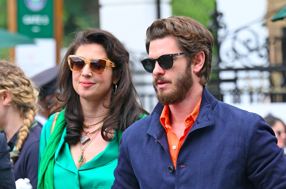 Nova namorada do ator Andrew Garfield reclama de ataques nas redes ...