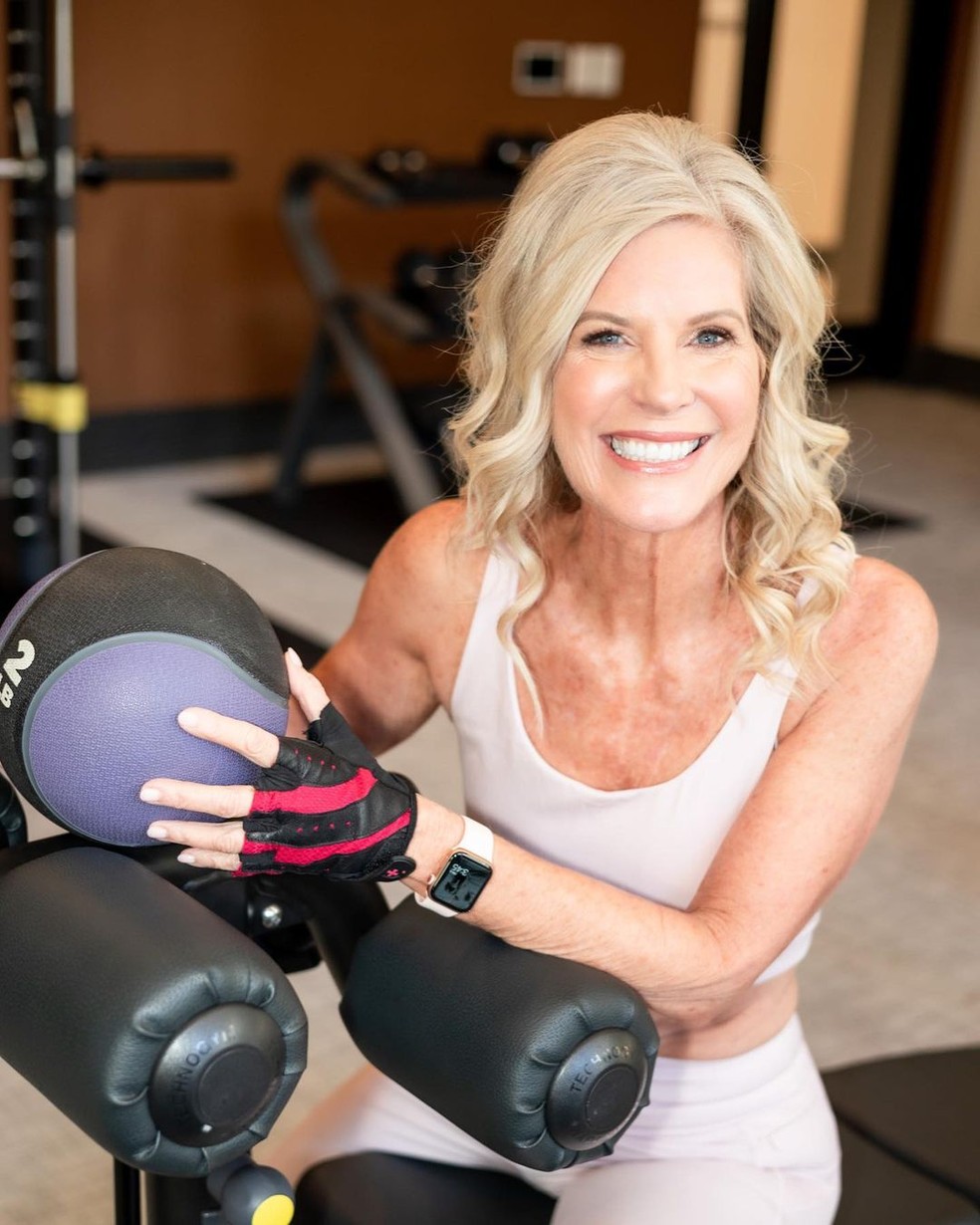 Influencer fitness de 64 anos revela regra simples que segue para ...