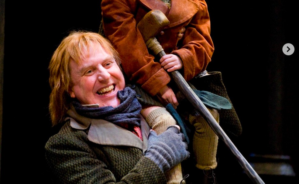 Ator de 60 anos morre no palco durante peça clássica de Natal ...