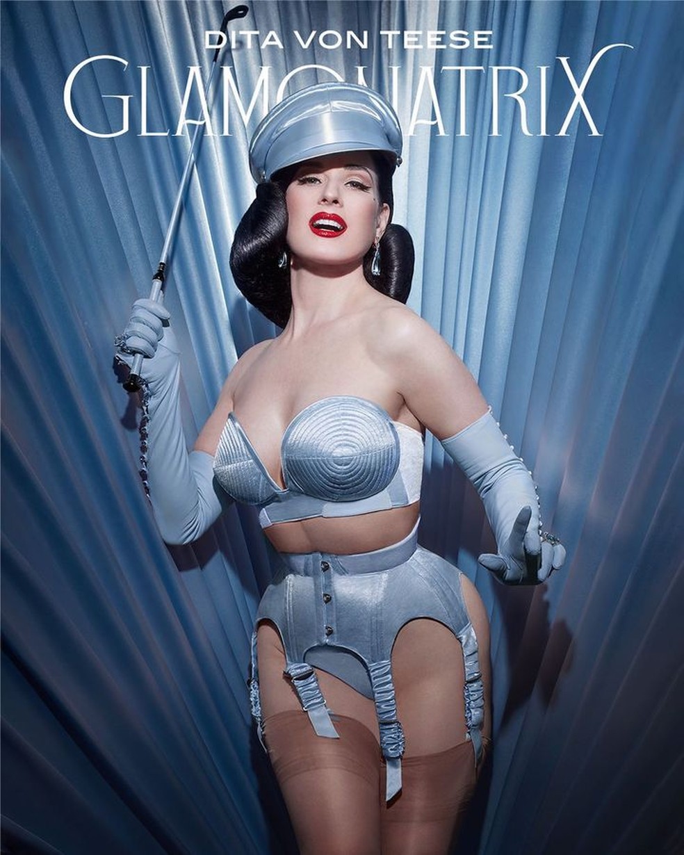 Dita Von Teese, aos 50, tira o fôlego de fãs em ensaio de lingerie | Celebridades | Monet