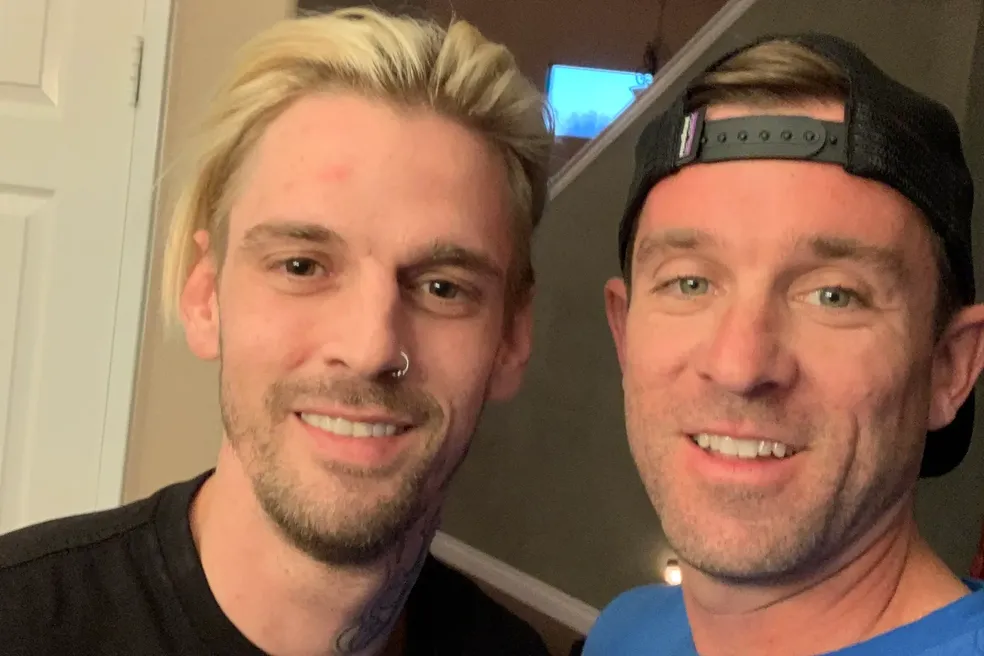 Em biografia póstuma, Aaron Carter revela que Michael Jackson o acordou ...
