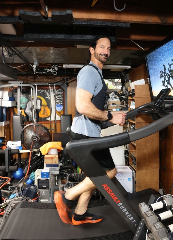 Aposentado de 61 anos viraliza nas redes ao mostrar como 'hackear ...