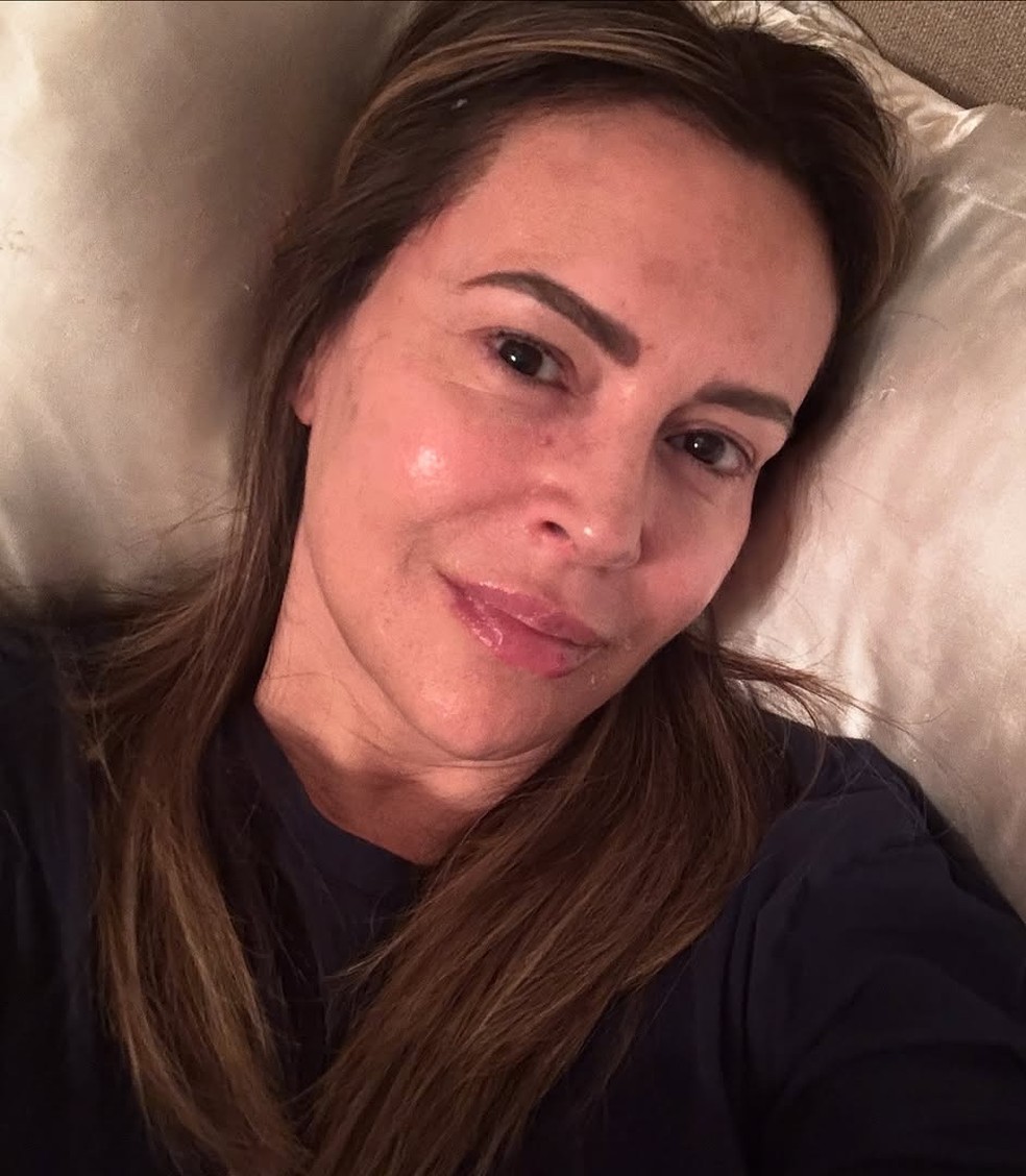 Atriz Alyssa Milano posta selfie de cara limpa para celebrar ...