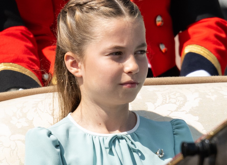 A homenagem discreta - e perfeita - de Charlotte à bisavó Elizabeth II em evento da Família Real ...