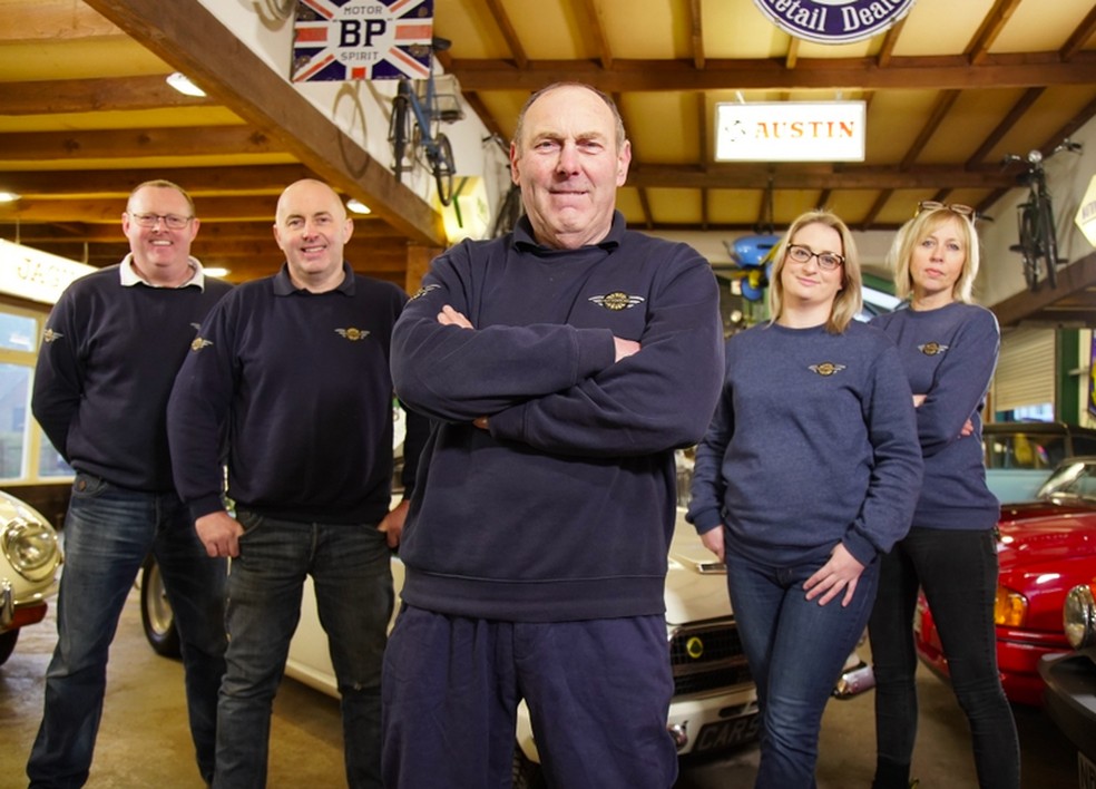 Astro da TV inglesa termina casamento de 40 anos para ficar com colega ...