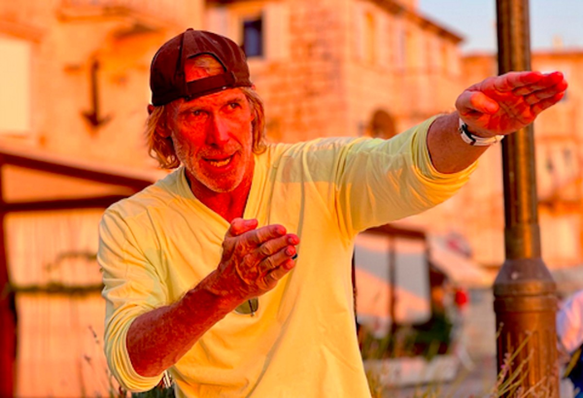 Michael Bay, diretor de 'Transformers', é processado por morte de pombo ...