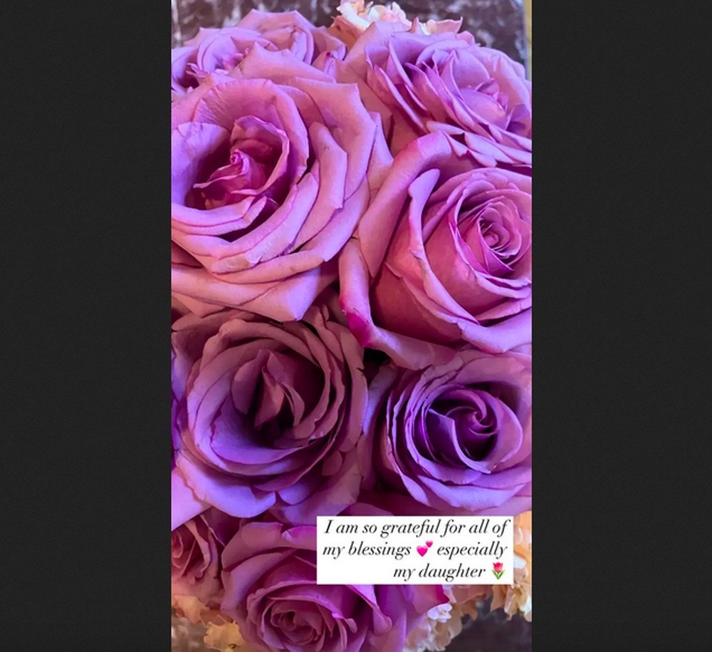 Katie Holmes revela presente que ganhou de Suri, sua filha com Tom ...