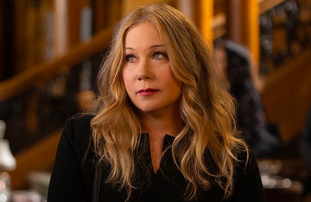 Christina Applegate anuncia morte do pai em podcast e se emociona ...