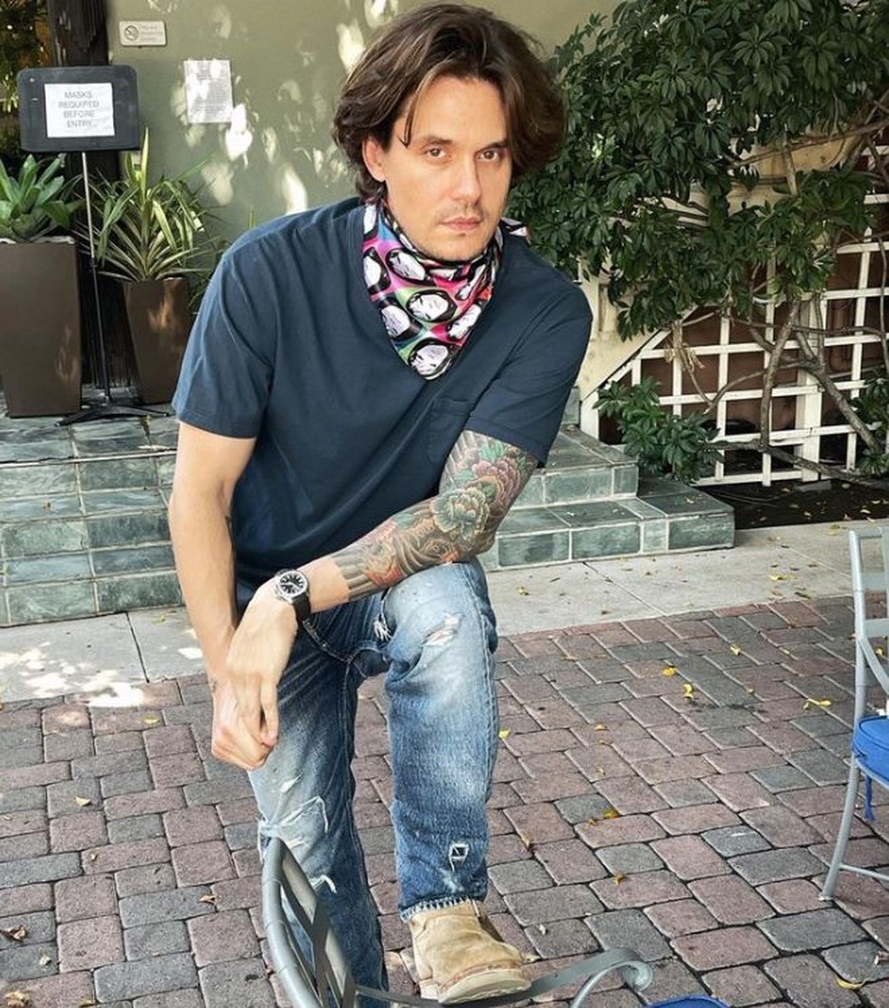 John Mayer revela que gosta de tocar violão nu após o sexo: ‘É memorável’