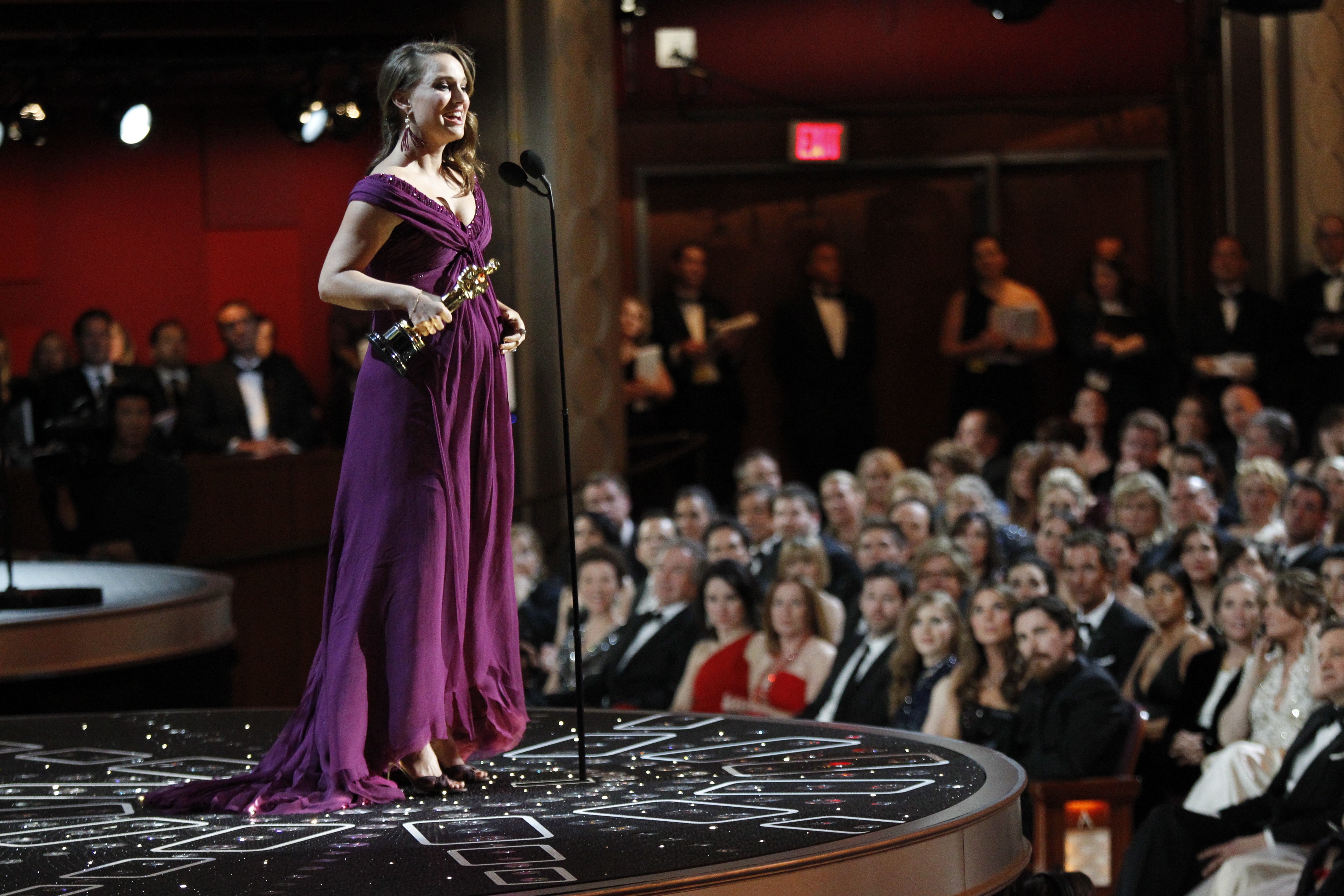 Natalie Portman revela ter 'sofrido' para ir e receber Oscar na ...