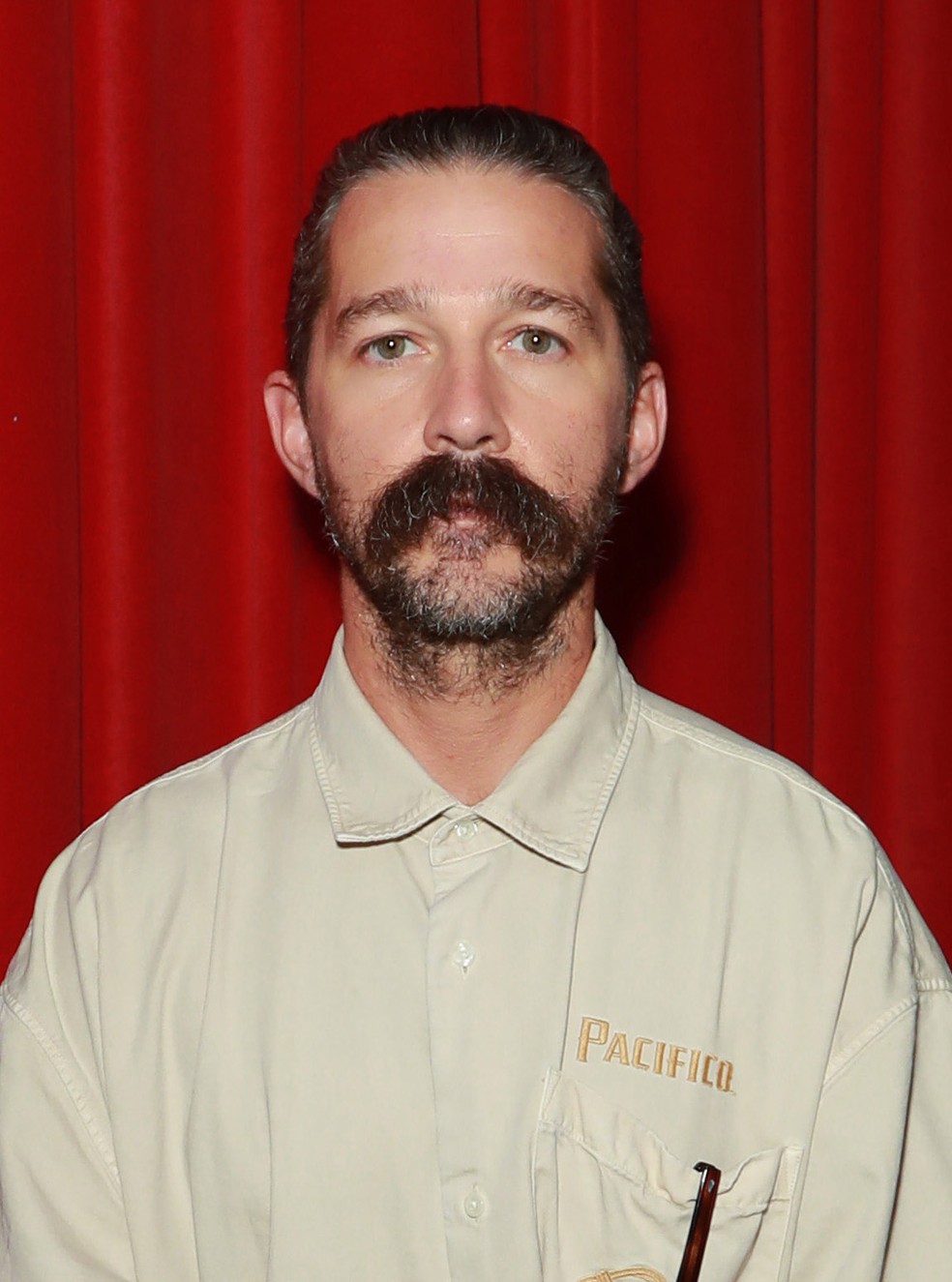 Shia LaBeouf 'buscou religião' e fez de tudo para salvar casamento com ...