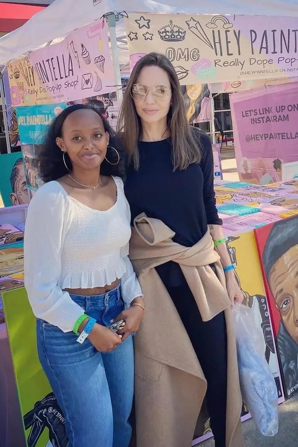 Filha de 18 anos de Jolie e Pitt entra para fraternidade pioneira nos EUA - e renega pai em ...