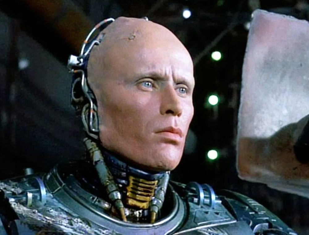 Peter Weller, ator do clássico 'RoboCop', faz aparição rara e aparência ...