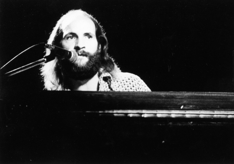 Morre Mike Pinder, cofundador e último integrante original da banda The ...