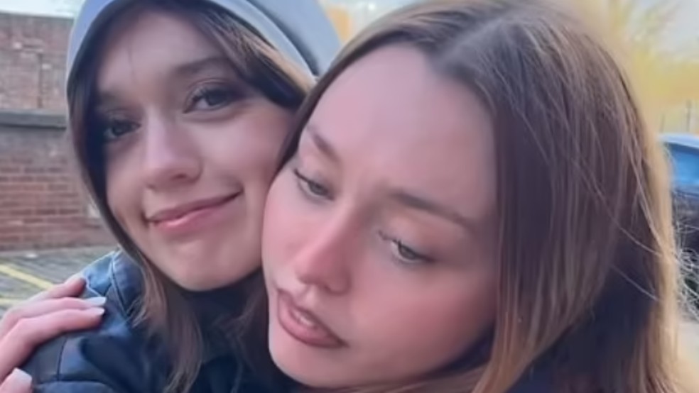 Irmã 'clone' revela que se afastou de Aimee Lou Wood, atriz de 'The ...