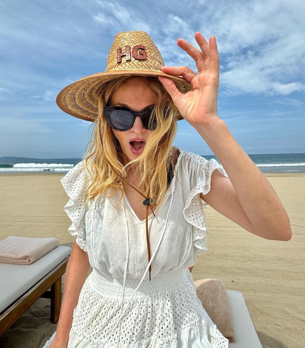 Musa de 'Se Beber, Não Case!' é aclamada por fãs ao esbanjar boa forma ...